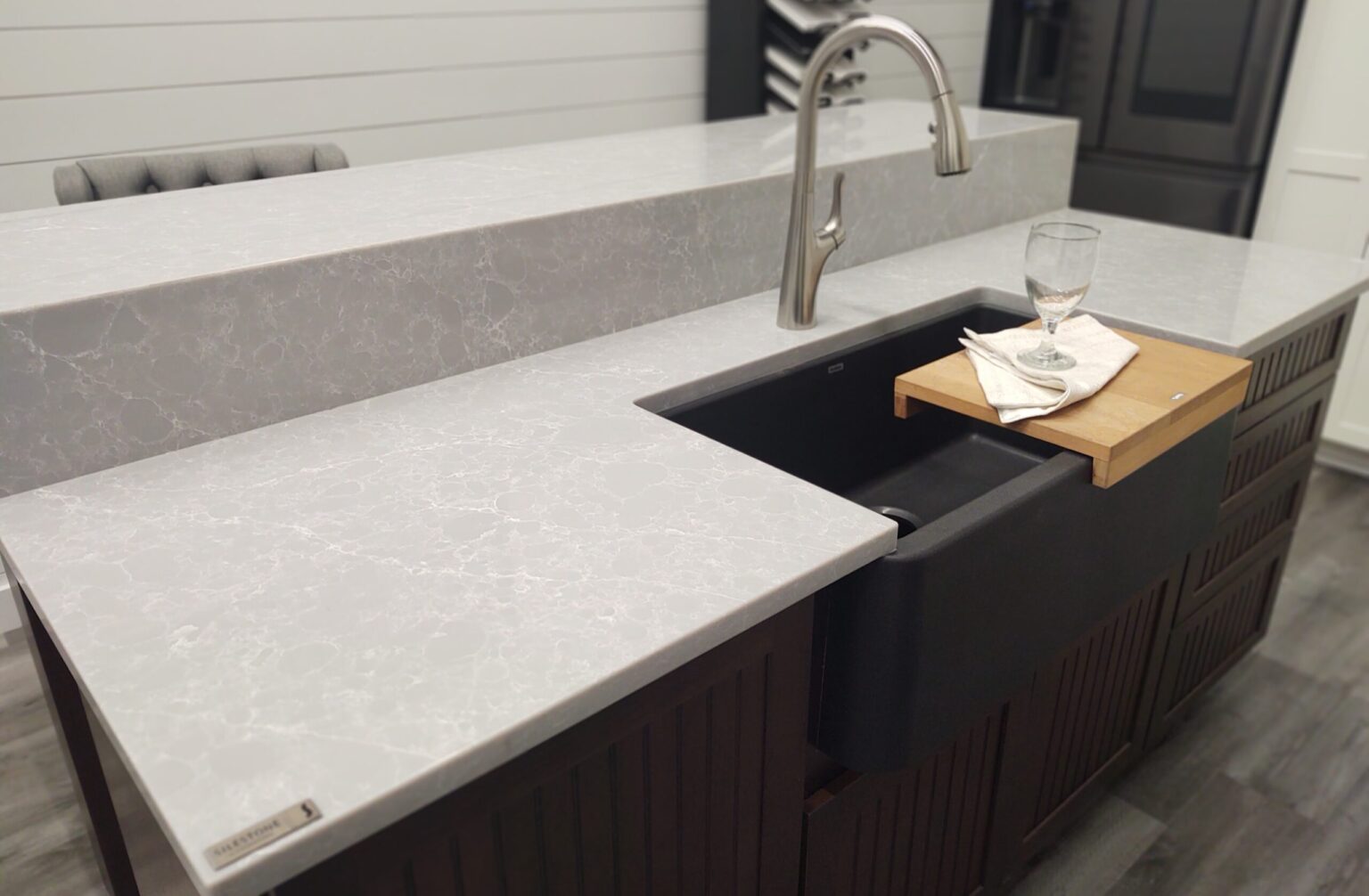 Featured Project: Design Studio Surface In Cool Polaris Quartz | IVO ...